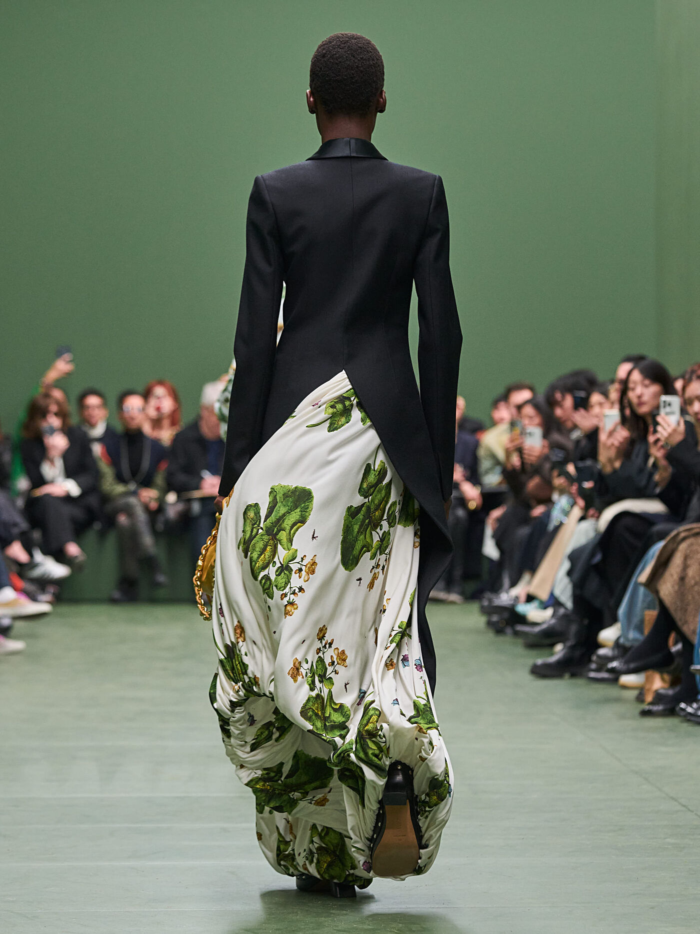 LOEWE Women's 2024 Fall / Winter Runway Collection